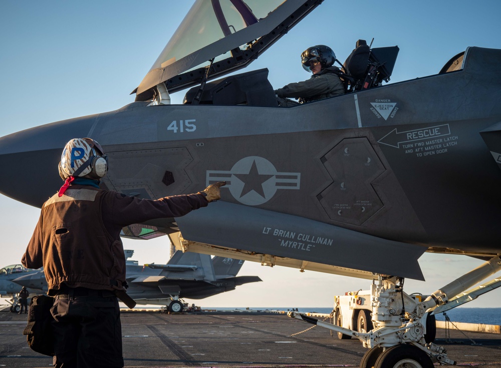 DVIDS - Images - USS Carl Vinson (CVN 70) Conducts Routine Flight Operations at Sea [Image 2 of 4]