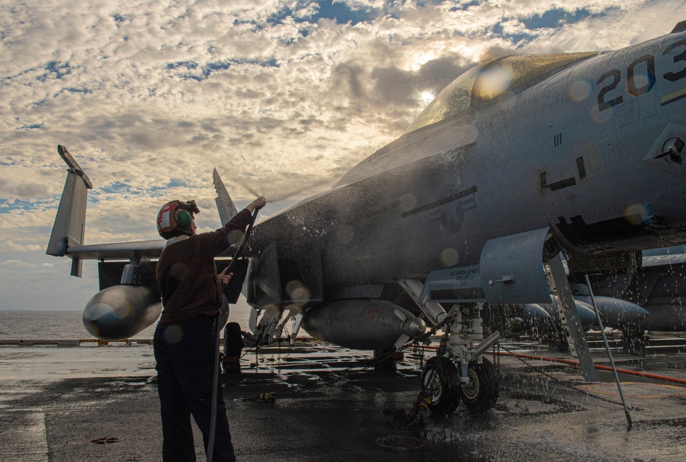 DVIDS - Images - USS Carl Vinson (CVN 70) Conducts Routine Flight Operations in the Philippine ...