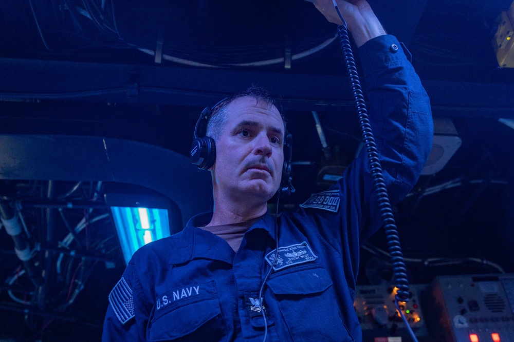 DVIDS - Images - Sonar Control aboard USS Benfold [Image 7 of 13]