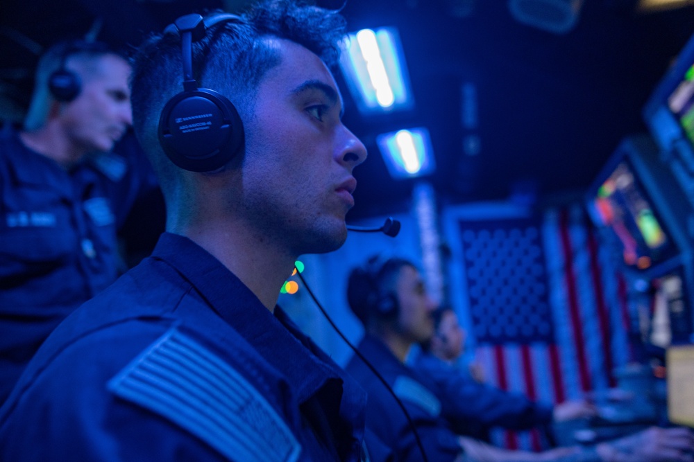 DVIDS - Images - Sonar Control aboard USS Benfold [Image 8 of 13]