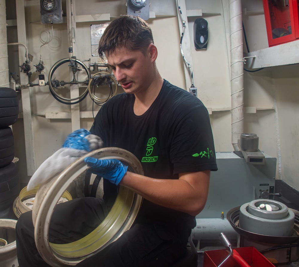 DVIDS - Images - USS Carl Vinson (CVN 70) Conducts Routine Operations ...