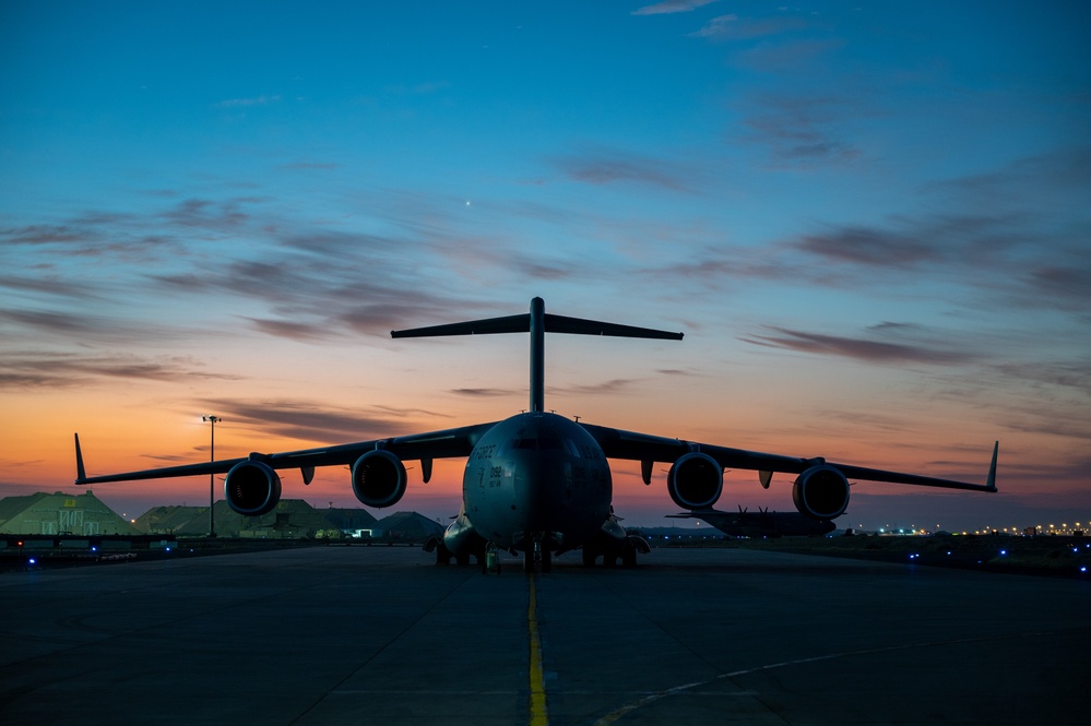 DVIDS - Images - C-17 Loading in CENTCOM AOR [Image 1 of 2]