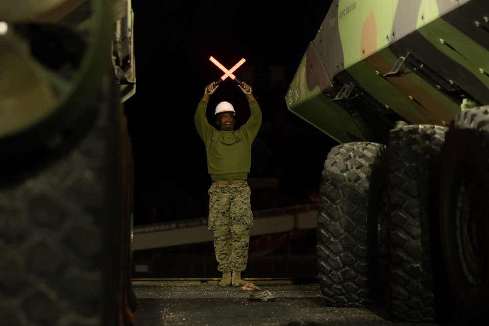 DVIDS - Images - 4th Marines ACVs Load Onto Stern Landing Vessel at ...