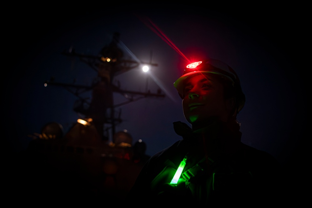 DVIDS - Images - Sailors Observes Line-Handling Evolution [Image 1 of 3]