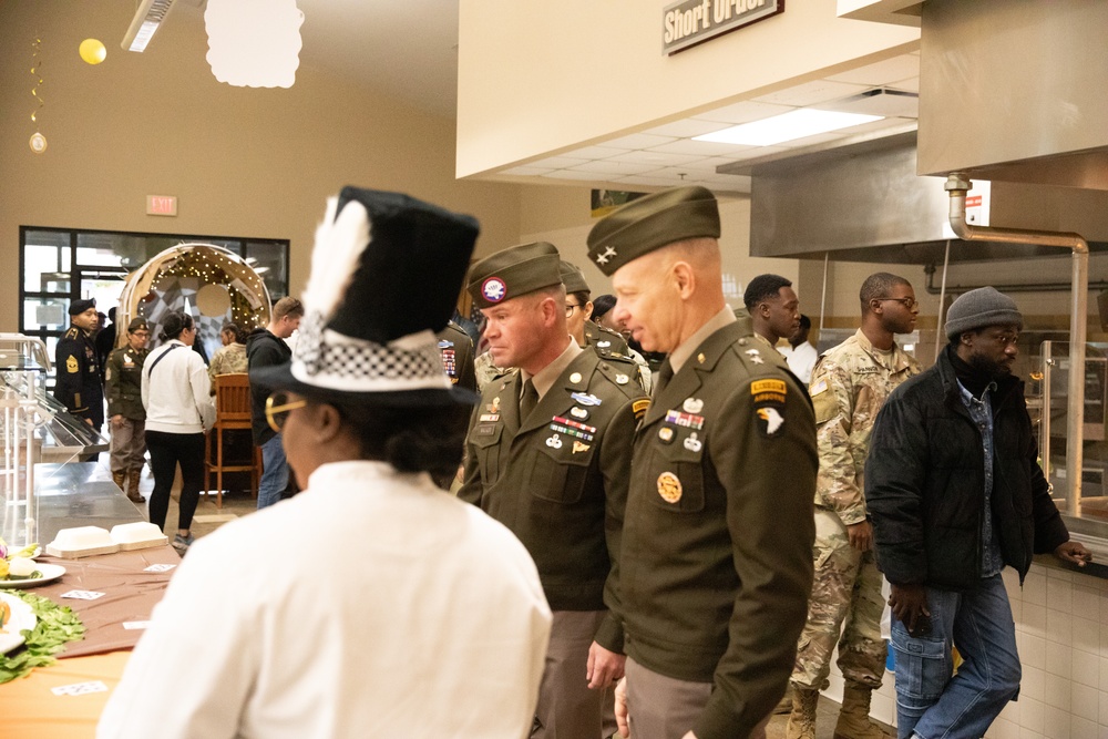 DVIDS - Images - 101st CAB Host Thanksgiving Lunch [Image 10 of 20]