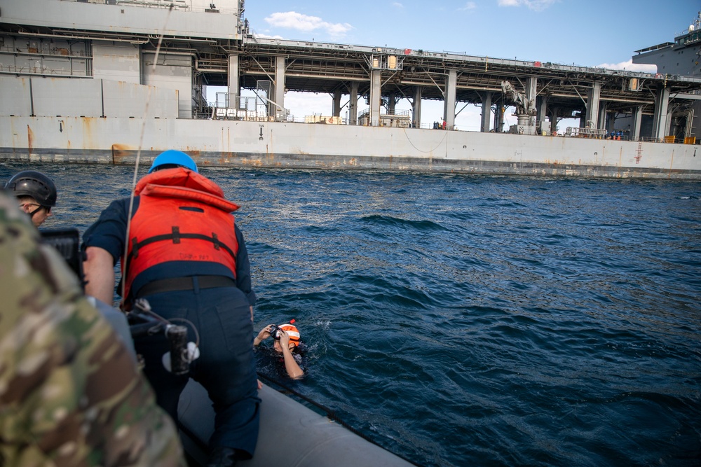 DVIDS - Images - launch recovery exercise [Image 3 of 3]