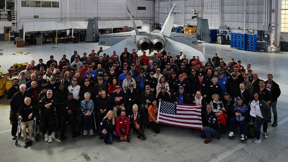 DVIDS - Images - FRCSW Hosts Honor Flight Veterans [Image 4 of 7]