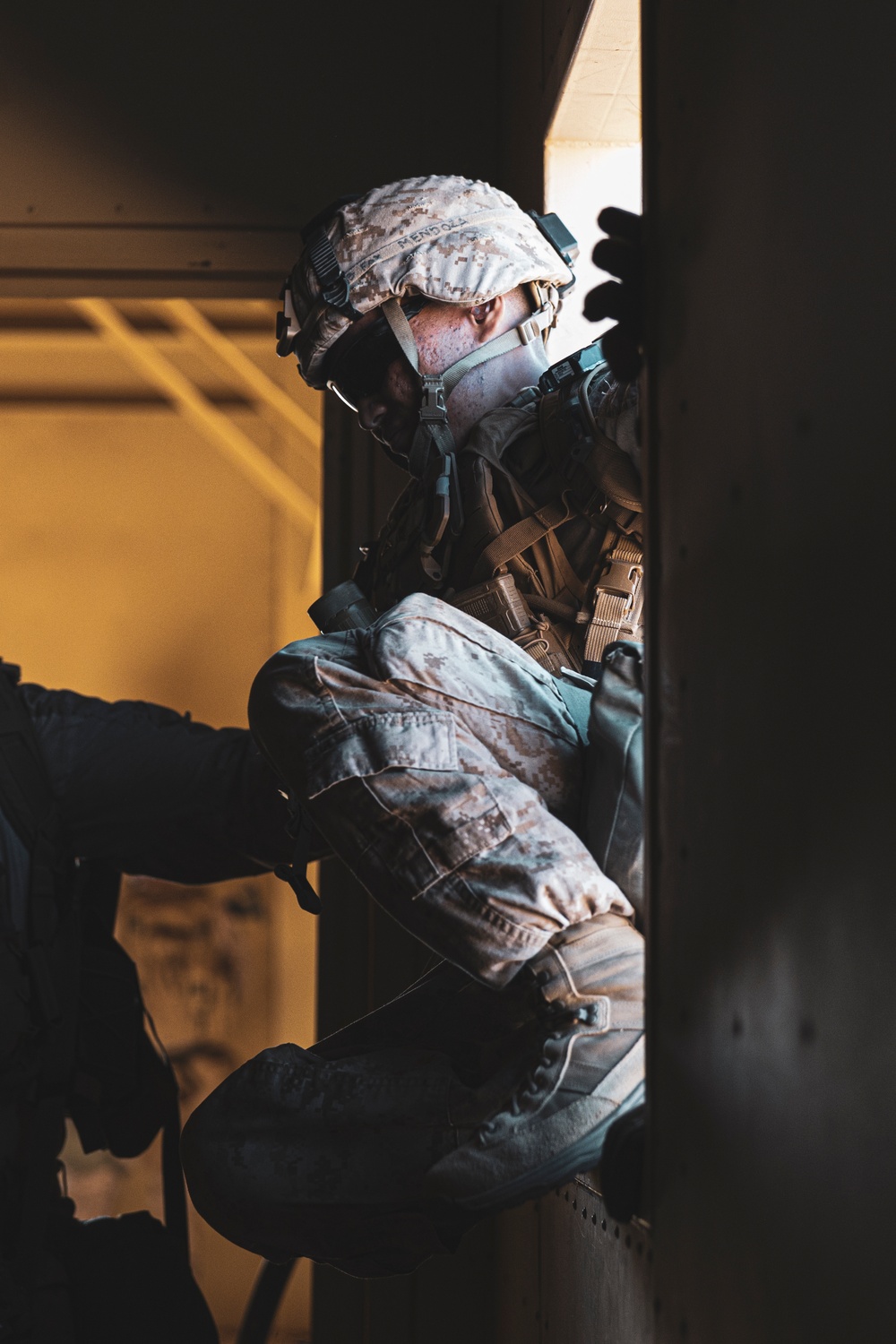 DVIDS - Images - 2/23 conducts urban company defense during ITX 1-25 [Image 6 of 23]