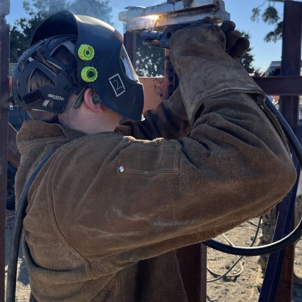 DVIDS - Images - NMCB 3 Detachment Antarctica Welding UDT [Image 3 of 4]