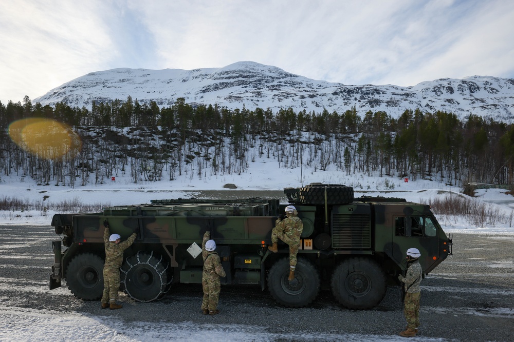DVIDS - Images - 41st FAB Soldiers establish ammunition holding area ...