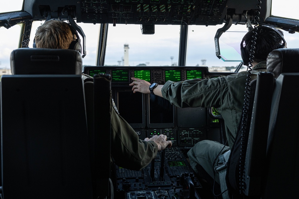 DVIDS - Images - U.S. Marines with 3rd LSB Conduct Air Deliveries [Image 23 of 42]