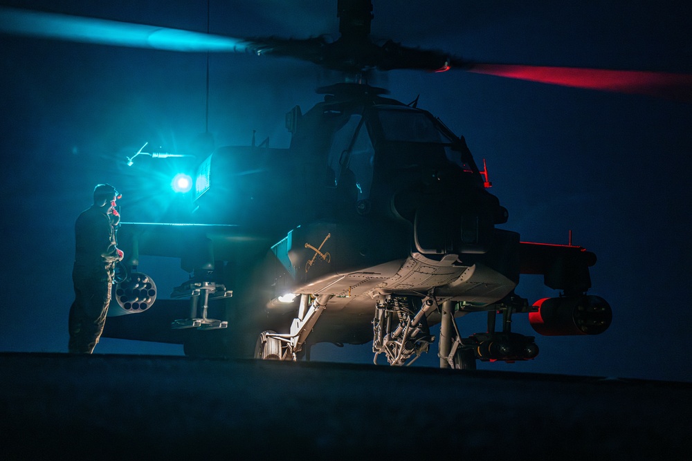 DVIDS - Images - TF Nighthawk Apache Flight [Image 5 of 8]