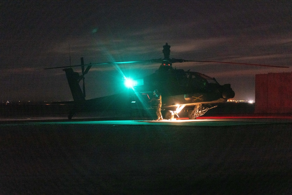 DVIDS - Images - Task Force Nighthawk Apache Flight [Image 8 of 8]