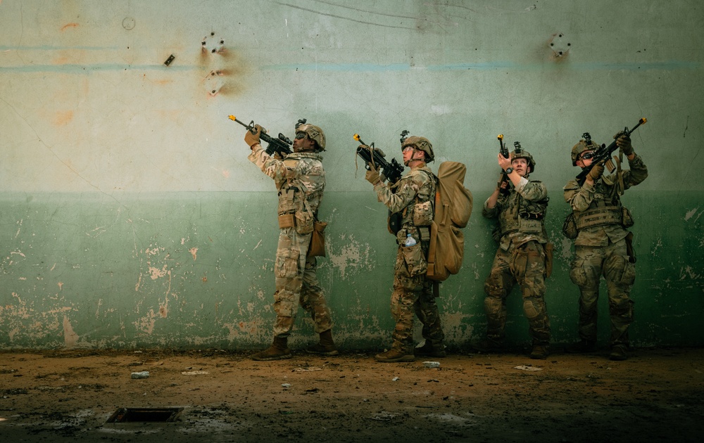 DVIDS - Images - 173rd Paratroopers Conduct Urban Operations Training ...