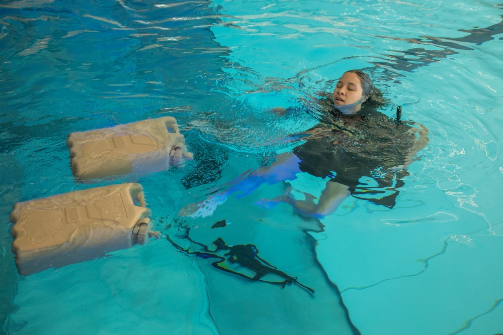 DVIDS - Images - U.S. Soldiers complete the combat water survival lane ...