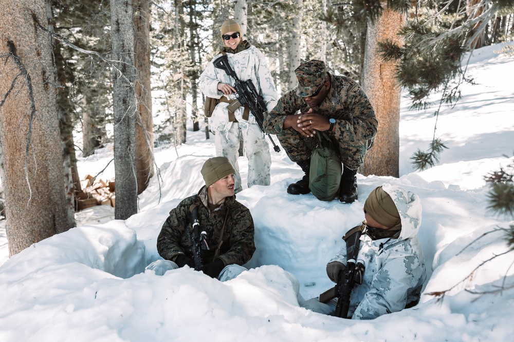 DVIDS - Images - MTX 2-25| 2nd MLG Commanding General Visits Combat ...