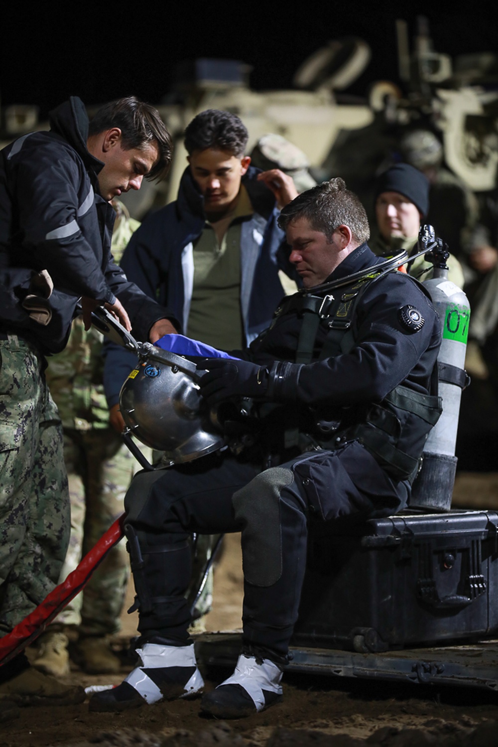 DVIDS - Images - U.S. Navy divers begin recovery operations [Image 2 of 6]