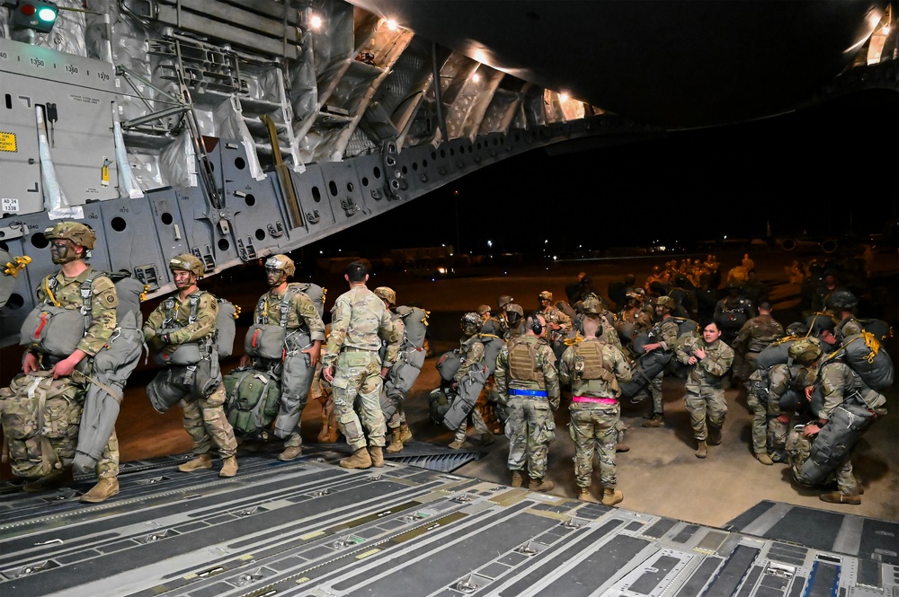 DVIDS - Images - 15th Expeditionary Airlift Squadron and 82nd Airborne ...
