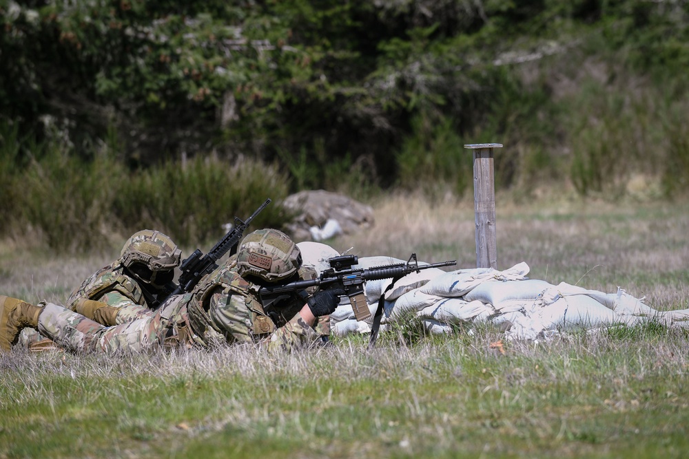 DVIDS - Images - 194th SFS: shoot, move, communicate [Image 2 of 4]