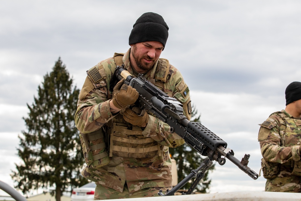 DVIDS - Images - 41st FAB Soldiers conduct weapon lane for Expert ...