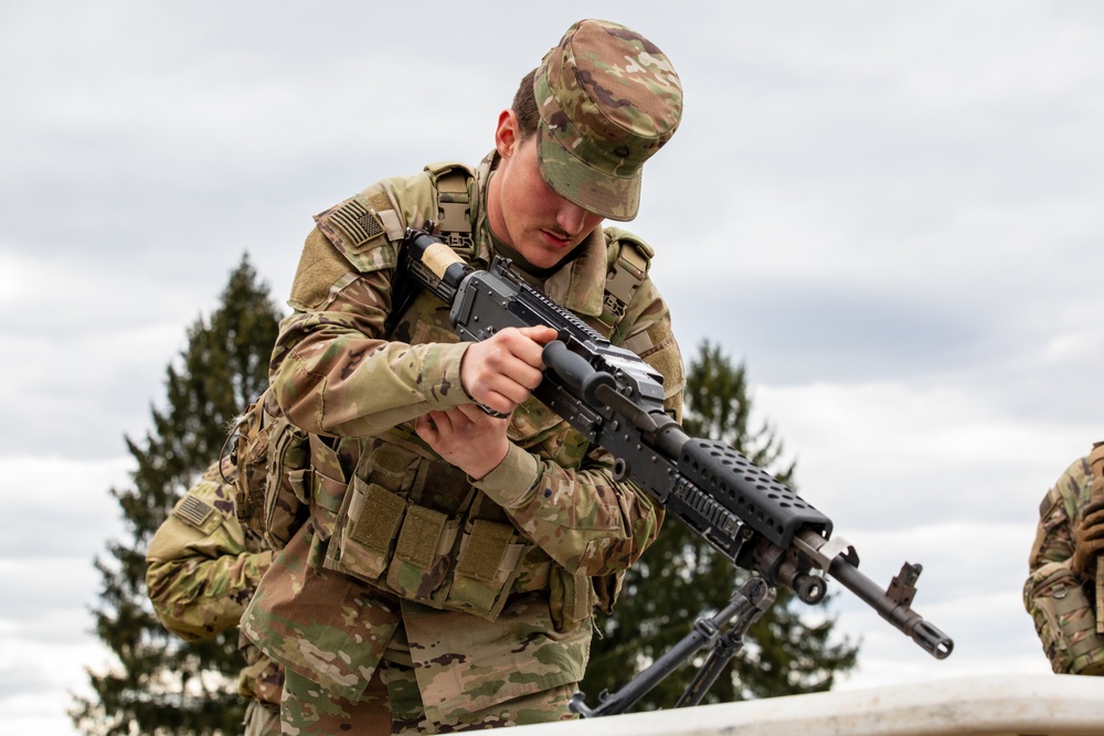 DVIDS - Images - 41st FAB Soldiers conduct weapon lane for Expert ...