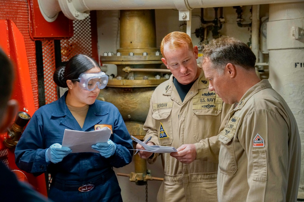 DVIDS - Images - Abraham Lincoln conducts routine operations. [Image 8 ...