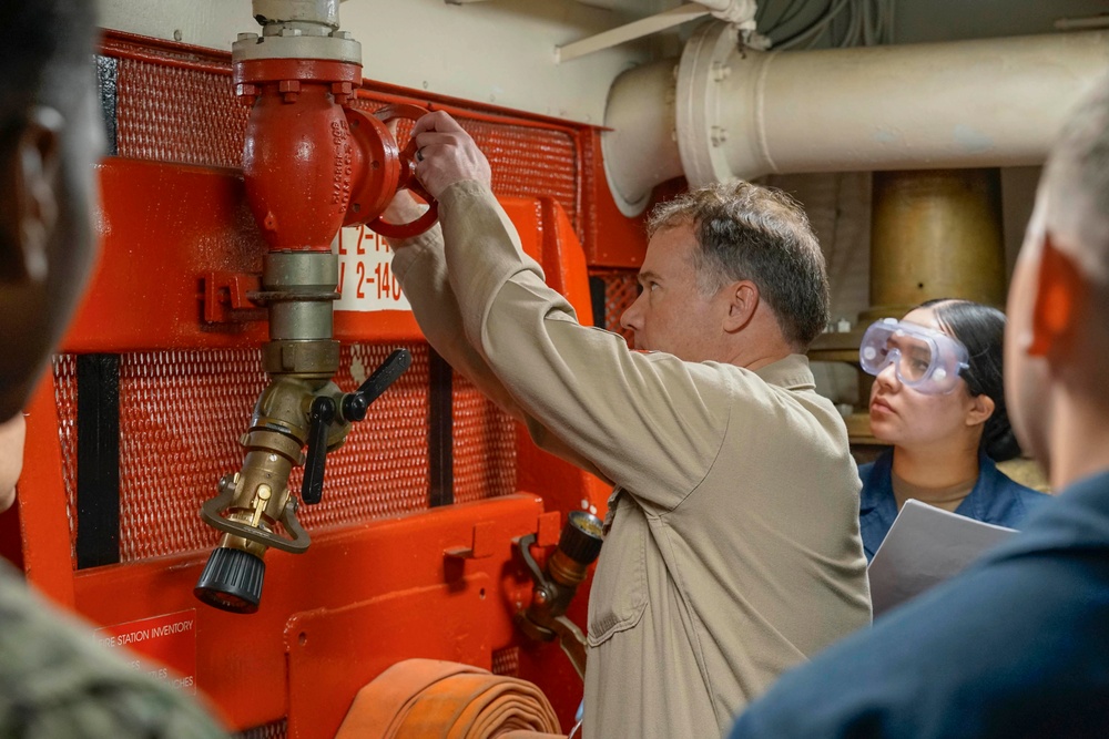 DVIDS - Images - Abraham Lincoln conducts routine operations. [Image 10 ...