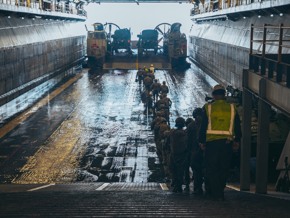 DVIDS - Images - 22nd MEU | Combat Cargo on USS Iwo Jima Conducts Well ...