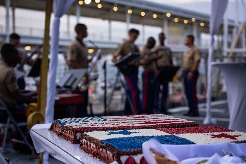 DVIDS - Images - MFR Band Performs onboard USS Chosin (CG 65) [Image 11 ...