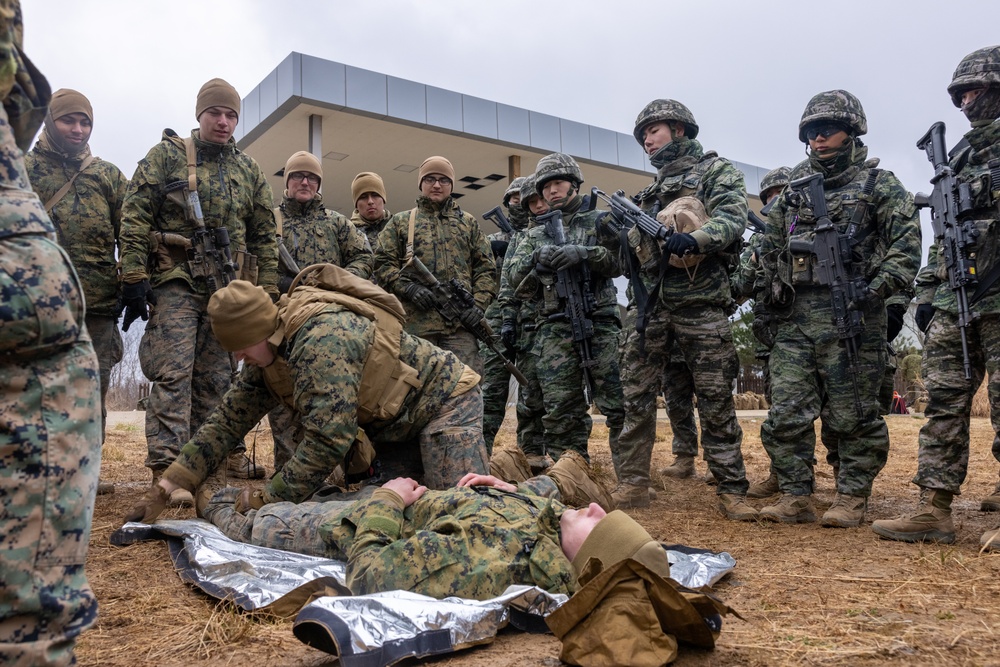 DVIDS - Images - 4th Marine Regiment and ROK Marines Training Courses ...