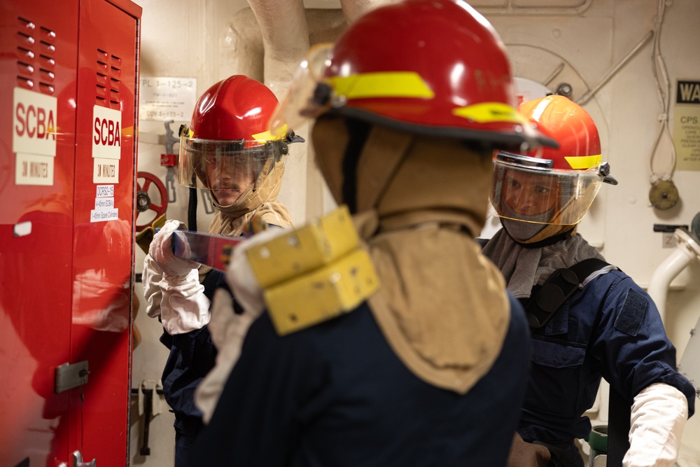 DVIDS - Images - USS Curtis Wilbur (DDG 54) Conduct General Quarters Drill