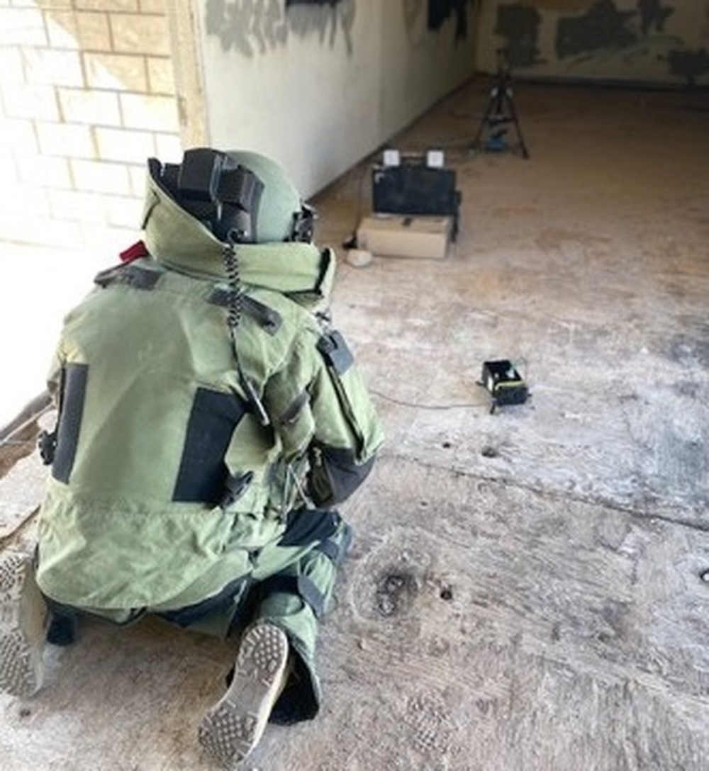 DVIDS - News - US Army EOD techs evaluate X-ray prototype during ...