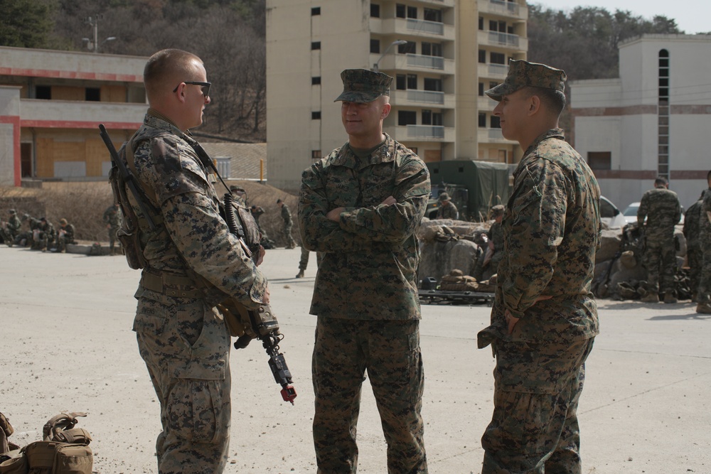 DVIDS - Images - KMEP 25.1|Col. James visits Rodriguez Live fire ...