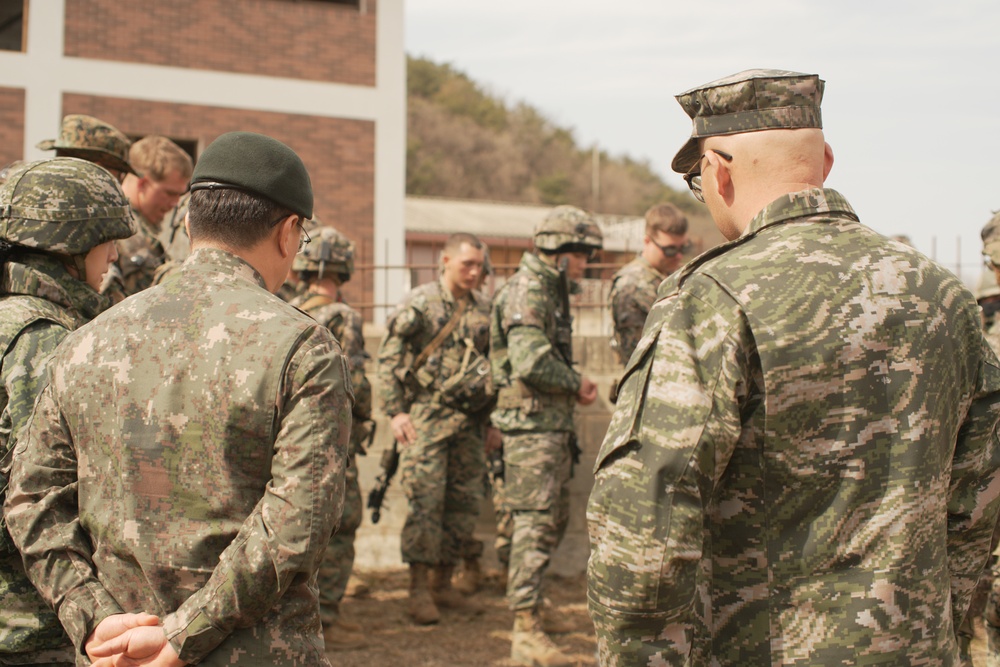 DVIDS - Images - KMEP 25.1|Brig. Gen. Han Chang-hee visits Rodriguez ...