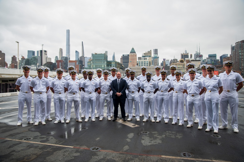 DVIDS - Images - USS New York Welcomes SECNAV During Fleet Week NYC ...