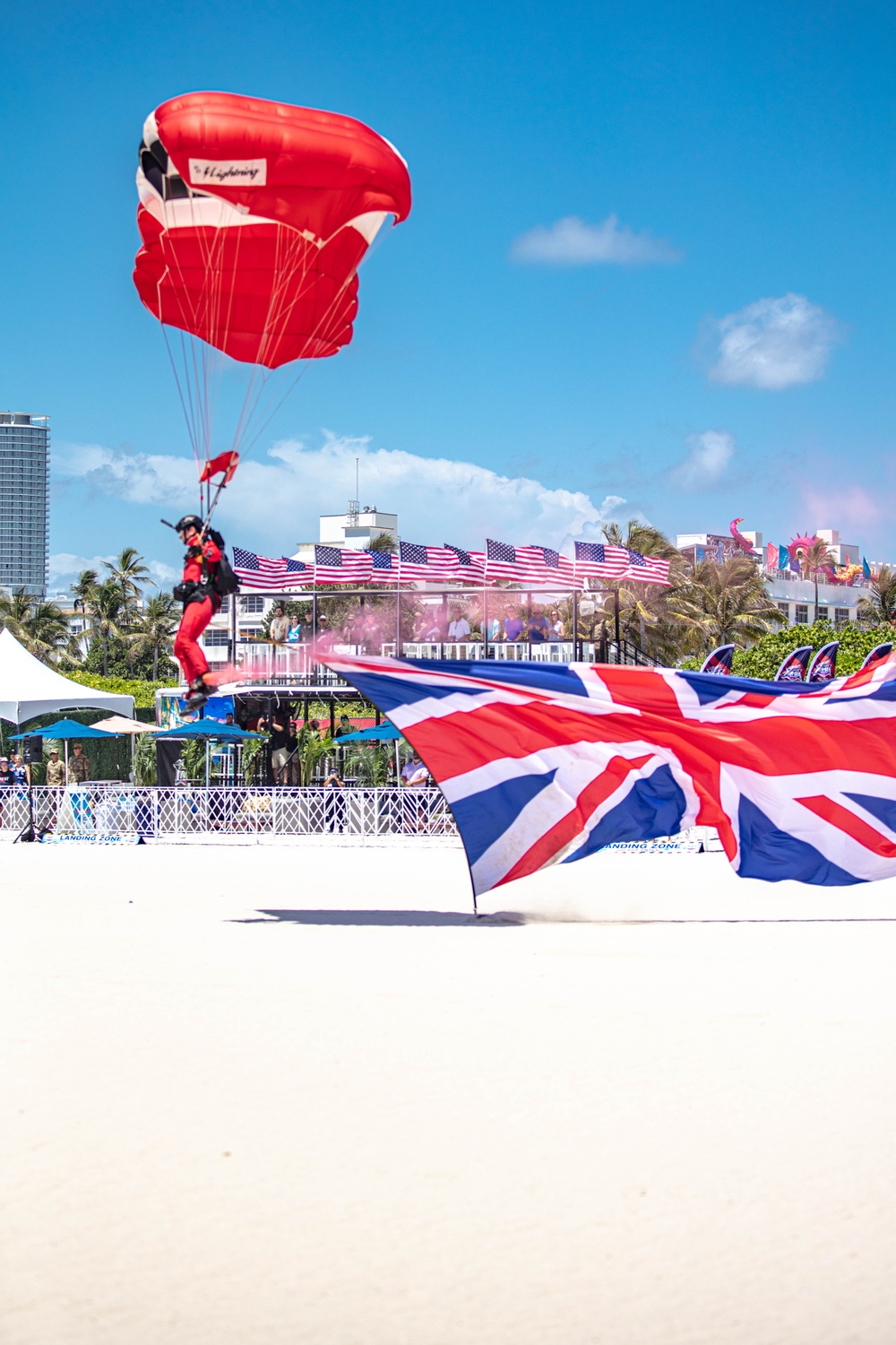 DVIDS - Images - U.S. Army Parachute Team Joins British Army Red Devils ...