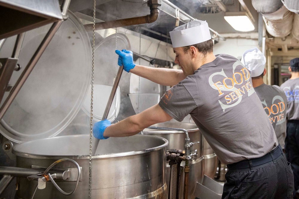 DVIDS - Images - Abraham Lincoln conducts routine operations [Image 2 of 4]