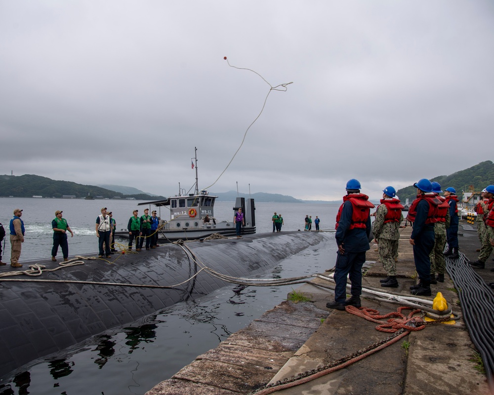 DVIDS - Images - USS Springfield (SSN 761) pulls into Commander, Fleet ...