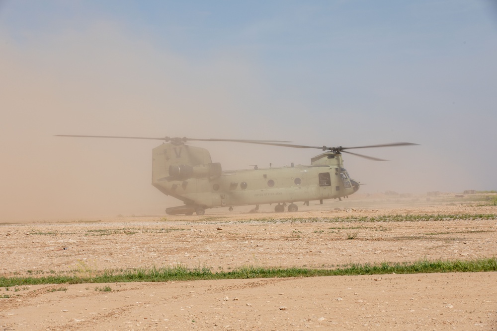 DVIDS - Images - Coalition Forces Conduct Howitzer Sling-Load Operation ...