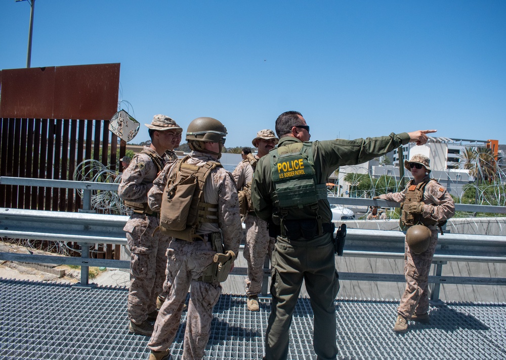 DVIDS - Images - Task Force Sapper Marines speak with U.S. Border ...