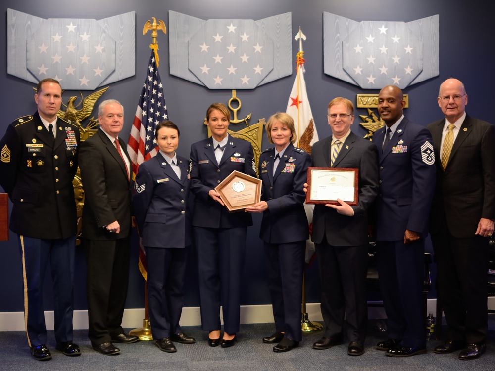 DVIDS - News - DoD Salutes Guard, Reserve Family Readiness Programs