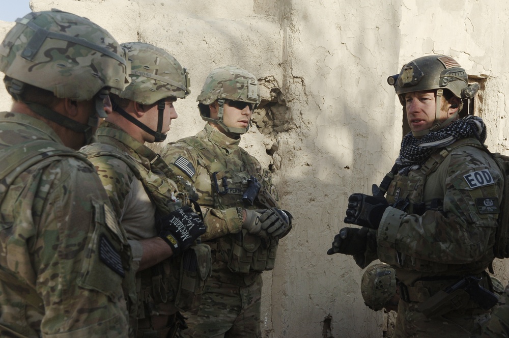 DVIDS - Images - Navy EOD Technician Trains Afghan Forces on Explosive ...
