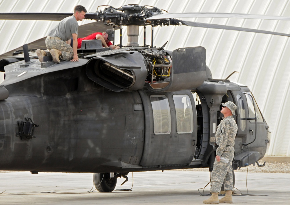 DVIDS - News - Soldiers in Iraq Keep Helicopters Flying
