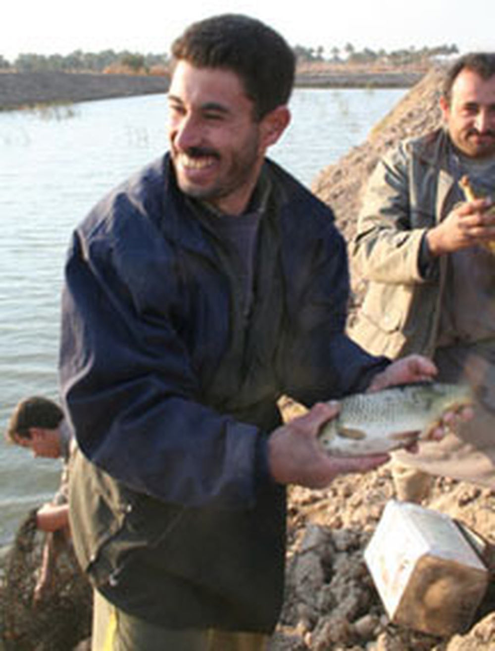 DVIDS - News - Soldiers, Iraqi Farmers Compare Notes at Market