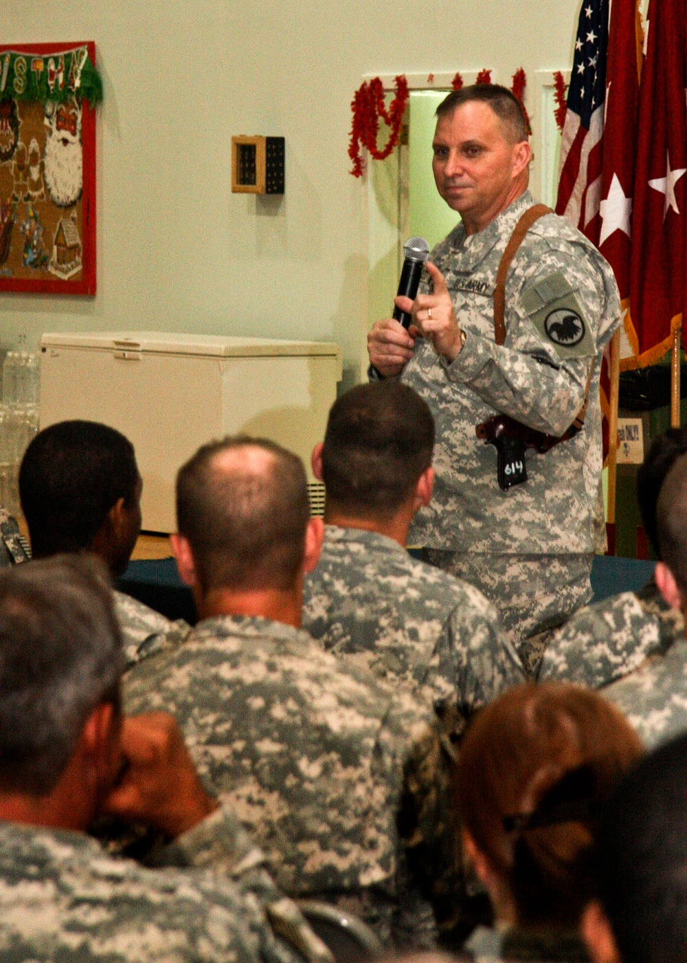 DVIDS - News - Reserve Army Lt. Gen. Visits Reserve Component Troops in ...