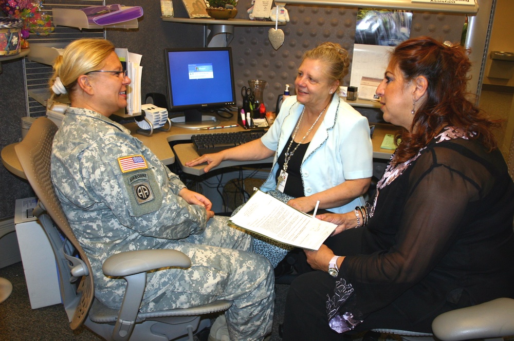 DVIDS - Images - Army Major Injured in Afghanistan Meets with Case ...