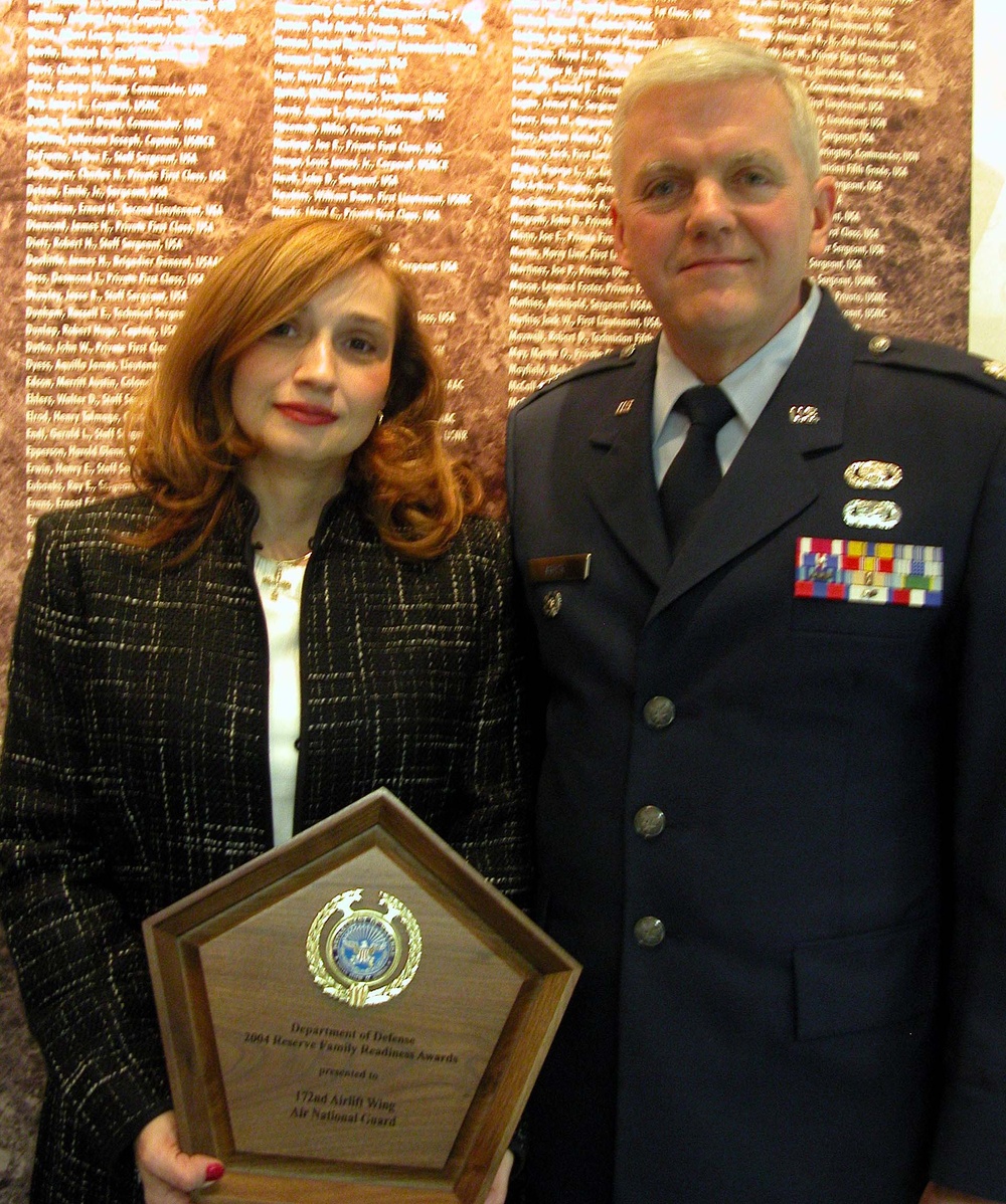 DVIDS - News - DoD Recognizes Reserve Component Family Support Groups