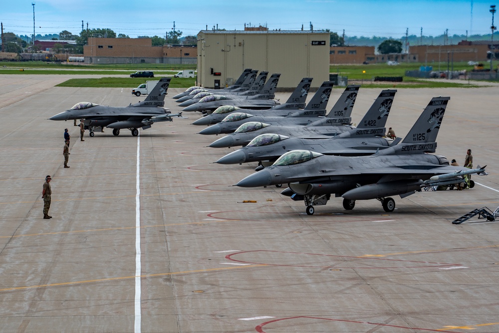DVIDS - Images - 114th Fighter Wing conducts elephant walk [Image 4 of 29]