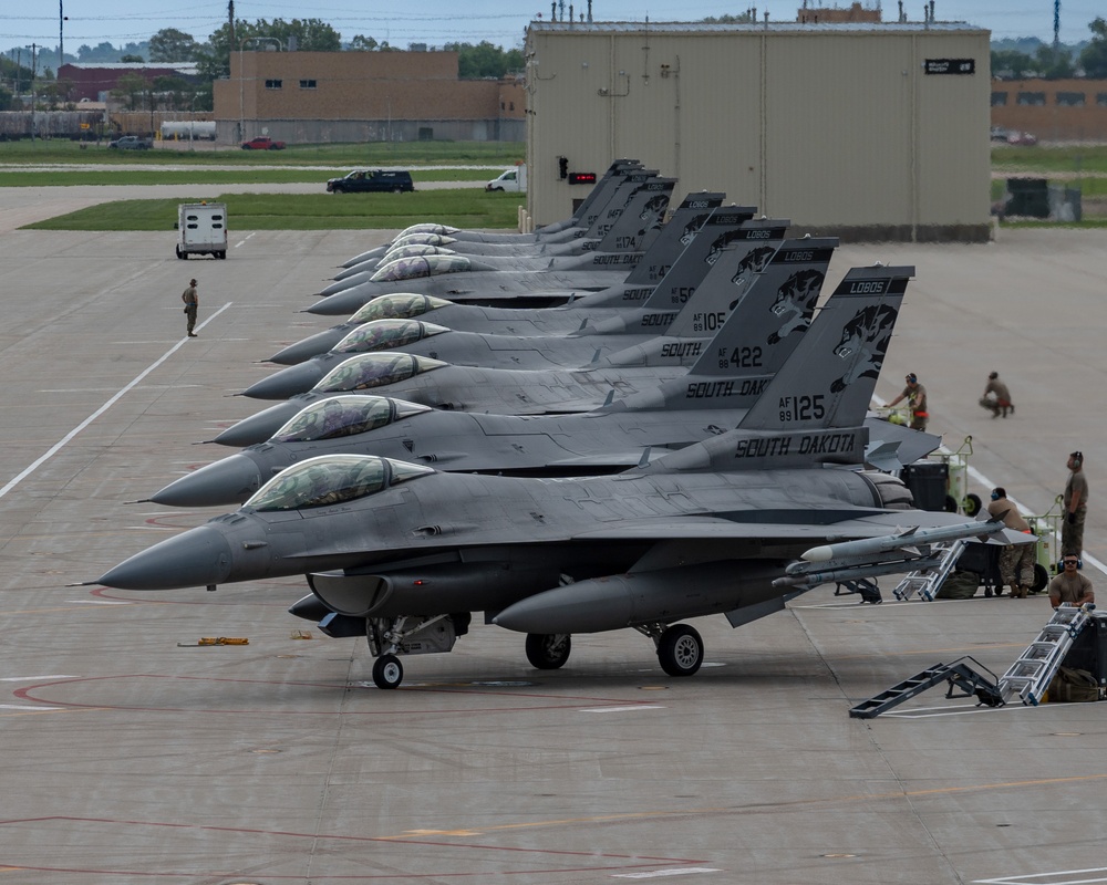 DVIDS - Images - 114th Fighter Wing conducts elephant walk [Image 4 of 29]