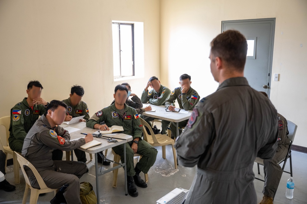 DVIDS - Images - USAF F-35A Pilots Lead Fighter Maneuvers Brief During ...